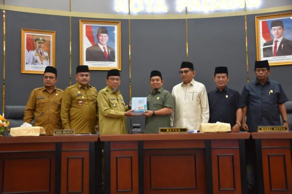 IPM Padang Tertinggi di Sumbar, Wawako Sampaikan LKPJ 2025 di DPRD ...